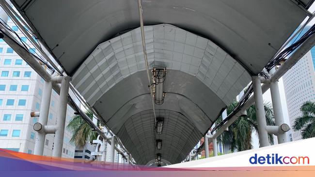 Atap Jebol JPO Dukuh Atas Jakarta Rampung Diperbaiki