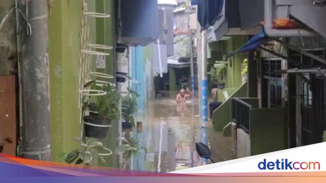 Kampung Melayu Jaktim Terendam Banjir Imbas Kali Ciliwung Meluap