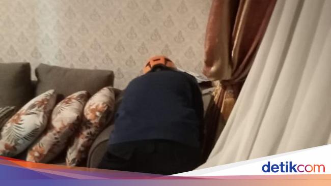 Ular Piton Tiba-tiba Muncul dalam Rumah Bikin Warga di Makassar Geger Ular Piton Tiba-tiba Muncul dalam Rumah Bikin Warga di Makassar Geger