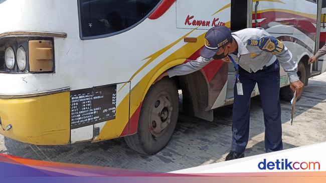 Duh, Ada Bus Ban Halus-Baut Lepas Saat Ramp Check di Kota Blitar