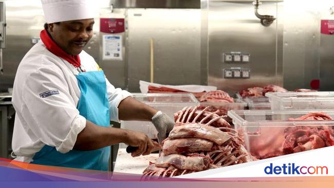 Wow! Lebih dari 30 Ribu Porsi Makanan Dimasak di Dapur Kapal Pesiar ...