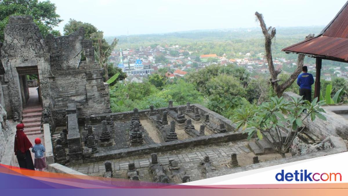 Wisata Religi Masjid dan Makam Kuno di Kompleks Sendang Duwur Lamongan