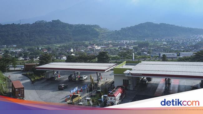 Leyeh-leyeh dengan View Gunung Ungaran di Rest Area KM 429