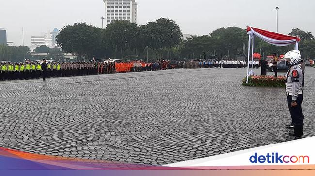 Kapolri Pimpin Apel Pasukan Operasi Ketupat 2022 di Monas