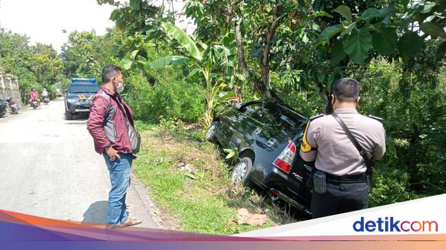 Seorang Nenek Tewas Tertabrak Mobil Saat Menyeberang di Keloran Wonogiri