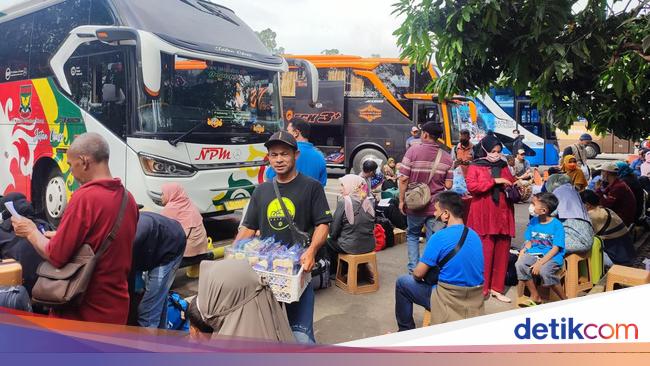 Terminal Poris Plawad Tangerang Ramai Pemudik, Paling Banyak Tujuan Padang