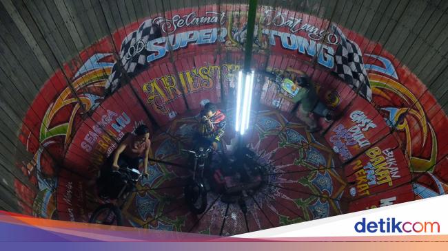 Joki Tong Setan di Jaktim Bakar 'Tuyul Rumah Hantu' gegara Utang Rp 70 Ribu