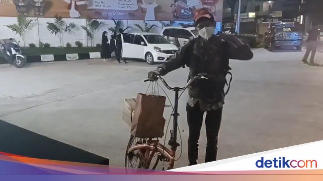 Kisah Kakek dari Bekasi, Kayuh Sepeda Demi Mudik ke Purwokerto Kisah Kakek dari Bekasi, Kayuh Sepeda Demi Mudik ke Purwokerto