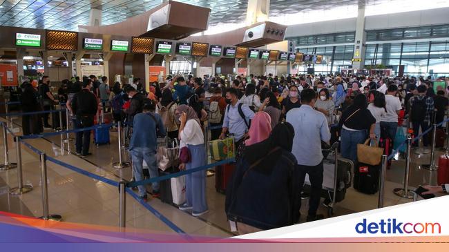 Pemudik Padati Terminal 3 Bandara Soekarno-Hatta, Begini Suasananya