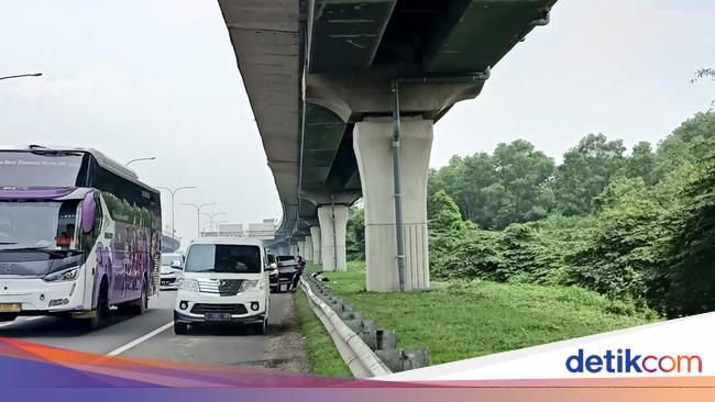 Sejumlah Pemudik Pilih Berhenti di Bahu Jalan Tol Japek: Rest Area Penuh!