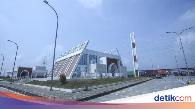 Melihat Masjid Unik di Rest Area Ngawi, Bentuknya Ruku dan Sujud