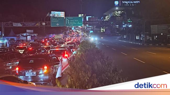 Lalu Lintas Menuju Puncak Bogor Macet Malam Ini Lalu Lintas Menuju Puncak Bogor Macet Malam Ini