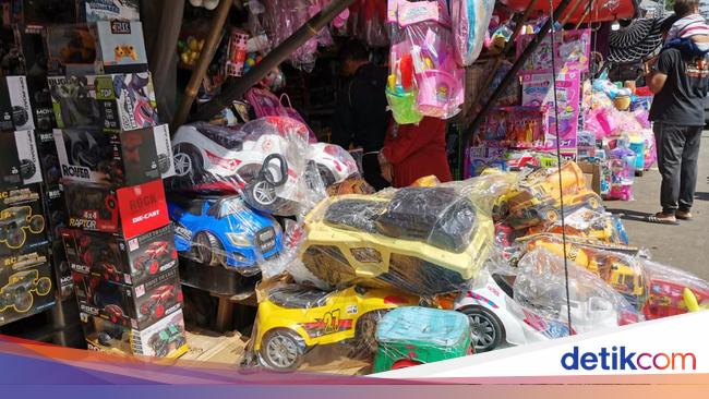 2021 Keok, Pedagang Mainan Pasar Gembrong Kini Bisa Raup Omzet Rp 25 ...
