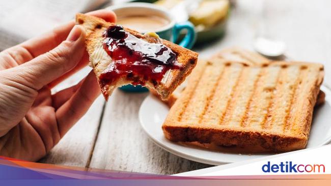 Begini Cara Makan Roti Panggang yang Benar dan Praktis
