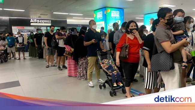 Ramainya Stasiun MRT di Libur Lebaran, Banyak Pengguna Baru Mau Coba