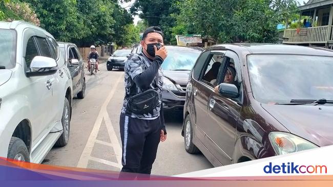 Ribuan Wisatawan Rela Macet Berjam-jam Demi Menikmati Indahnya Tanjung Bira