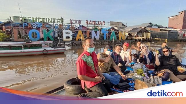 Dirjen Bina Pemdes Dorong Kemajuan Wisata Pasar Apung Desa Lok Baintan