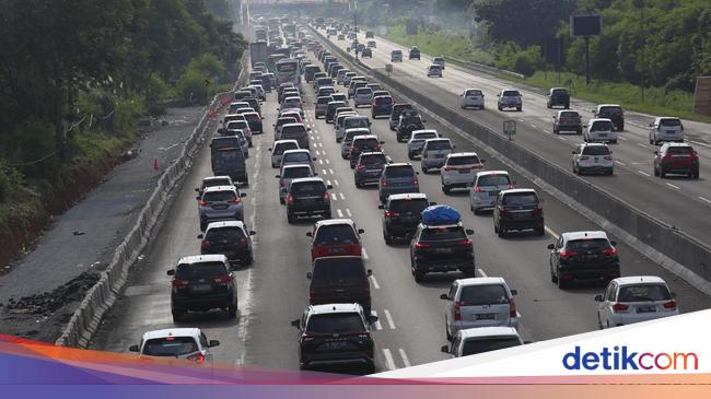 Arus Balik, Tol Jakarta Cikampek Terpantau Macet Selepas GT Cikatama