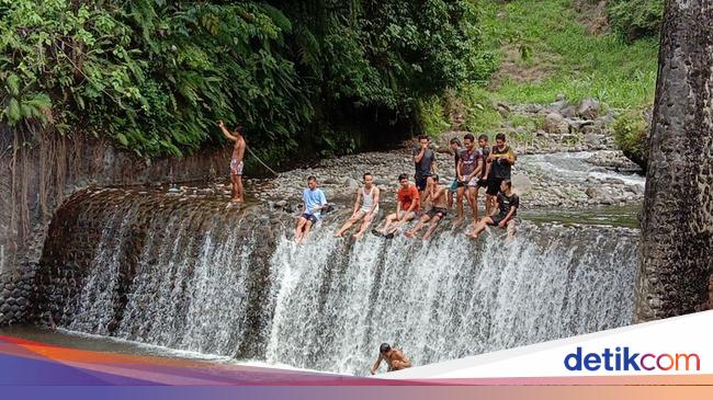 Asyiknya Mandi di DAM Eks Bangunan Belanda di Lombok Utara