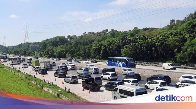 Ada Contraflow Km 70-47, Tol Japek Arah Cikampek Macet Pagi Ini