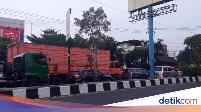 One Way di Pantura, Kendaraan Berat Padati Jalur ke Arah Jateng