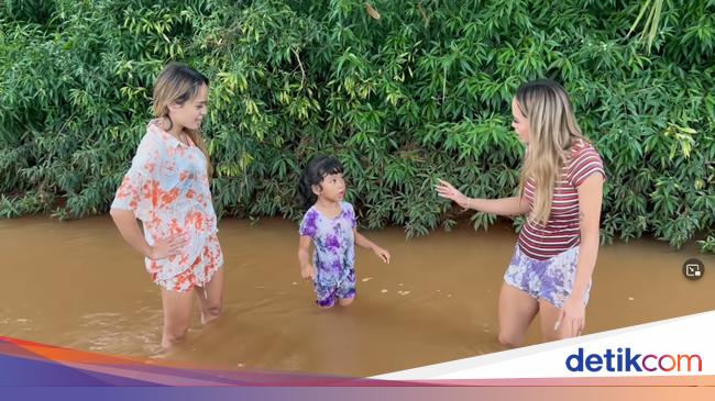 Connell Twins Mudik Ke Subang Nyari Tutut Di Sawah