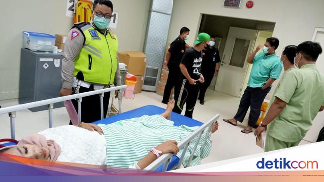 Perempuan yang Gagal Bunuh Diri Tabrakkan ke KA Ngaku Hanya Selfie Perempuan yang Gagal Bunuh Diri Tabrakkan ke KA Ngaku Hanya Selfie