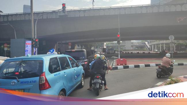 Begini Kondisi Lalu Lintas di Simpang Kuningan Barat Saat Penerapan Gage