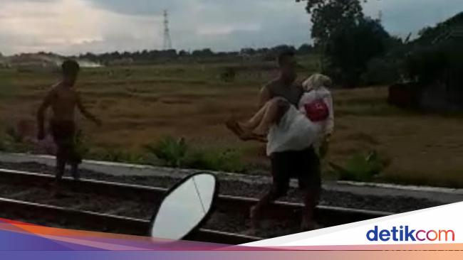 Perempuan Ini Coba Bunuh Diri Tabrakkan ke KA Namun Gagal dan Hanya Pingsan Perempuan Ini Coba Bunuh Diri Tabrakkan ke KA Namun Gagal dan Hanya Pingsan