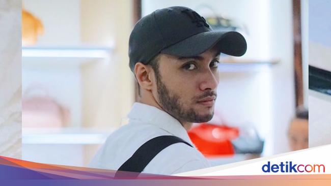 Tanggapan Refal Hady Masuk Nominasi 100 Pria Tertampan di Dunia Tanggapan Refal Hady Masuk Nominasi 100 Pria Tertampan di Dunia