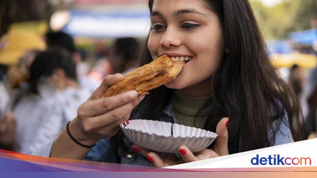 5 Manfaat Makan Pakai Tangan, Lebih Sehat Dibandingkan Pakai Sendok
