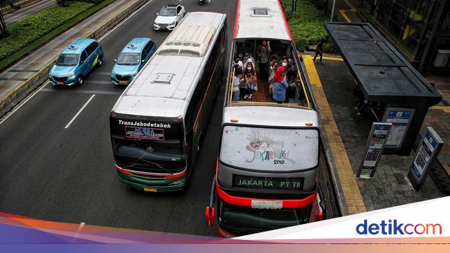 Bus Wisata TransJ Laris Manis Selama Libur Lebaran