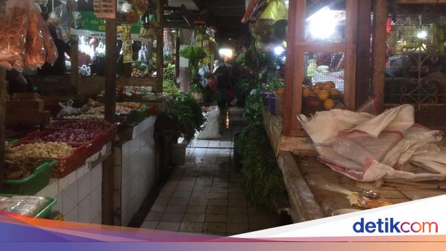 Jumat Pertama Setelah Libur Panjang Lebaran, Pasar Masih Sepi