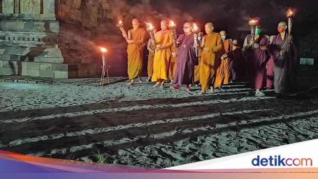 Perayaan Waisak, Api Dharma Mrapen Disemayamkan di Candi Mendut