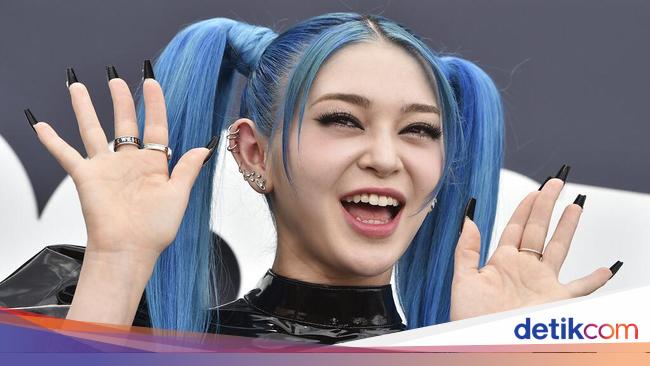 Senyum Ceria AleXa di Karpet Merah Billboard Music Awards 2022