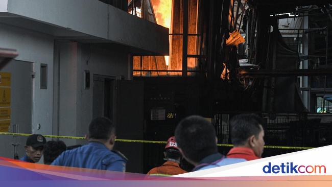 Sempat Padam, Kebakaran Pabrik di Jababeka Kembali Menyala Sempat Padam, Kebakaran Pabrik di Jababeka Kembali Menyala