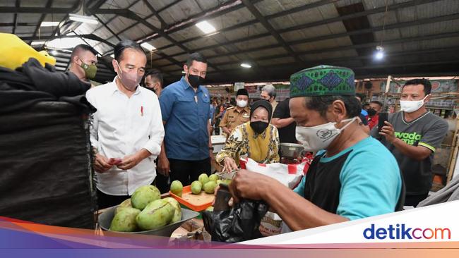 Bareng Mensos-Wagub Jabar, Jokowi Blusukan Bagikan Bansos di Pasar Bogor Bareng Mensos-Wagub Jabar, Jokowi Blusukan Bagikan Bansos di Pasar Bogor