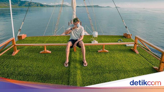 10 Potret Ari Lasso Saat Ngopi dan Makan Hot Pot Bareng Keluarga