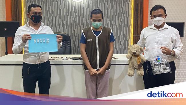Waria Surabaya Ditangkap Gegara Narkoba Sembunyikan Sabu di Boneka Beruang