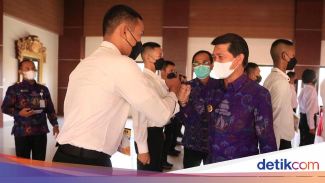 Bupati Klungkung Beri Motivasi 20 Calon Polisi Dari Pulau Terluar