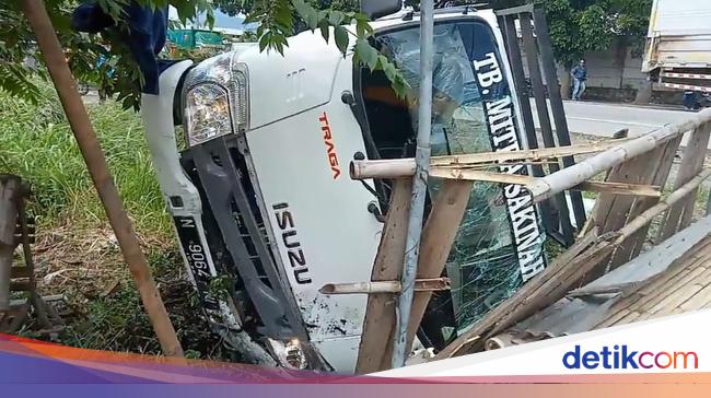 Penampakan Pikap di Probolinggo yang Balapan hingga Tewaskan 2 Orang Penampakan Pikap di Probolinggo yang Balapan hingga Tewaskan 2 Orang