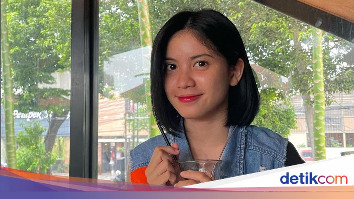 8 Potret Cantik Melati Eks JKT48 yang Kini Jualan Nasi Bakar