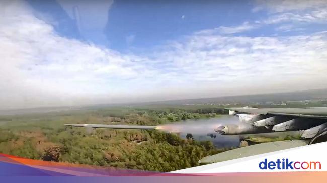 Rusia Klaim Tembak Jatuh Jet Tempur-Hancurkan Depot Amunisi Ukraina