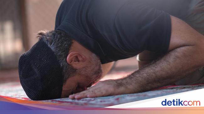 10 Dalil Perintah Sholat dalam Al-Qur'an