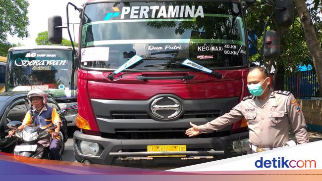 Pengendara Motor Tewas Terlindas Truk Tangki Pertamina di Kenjeran