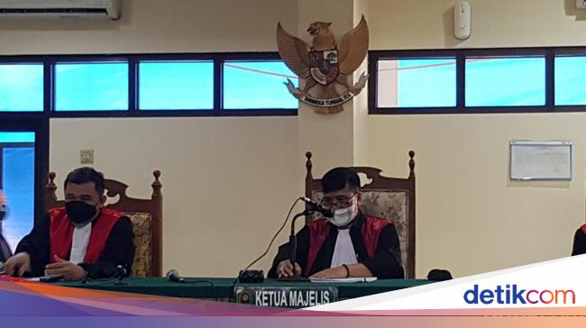 Aniaya Junior hingga Tewas, 5 Taruna PIP Semarang Divonis 6-7 Tahun Bui Aniaya Junior hingga Tewas, 5 Taruna PIP Semarang Divonis 6-7 Tahun Bui