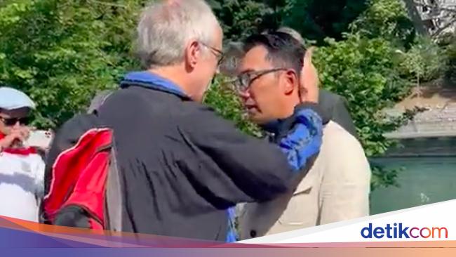 Doa Ustaz Adi Hidayat untuk Keluarga Ridwan Kamil di Swiss