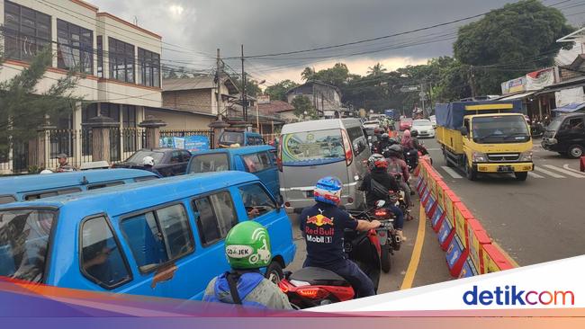 One Way Jalur Puncak Bogor Berakhir, Lalu Lintas di Simpang Gadog Macet