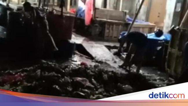 Sampah Menumpuk di Pasar Badak Pandeglang Sudah Dibersihkan Malam Ini