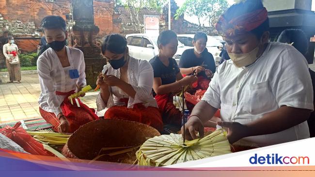 Tengok Lagi Kemeriahan Lomba Membuat Gebogan-Lawar di Bali